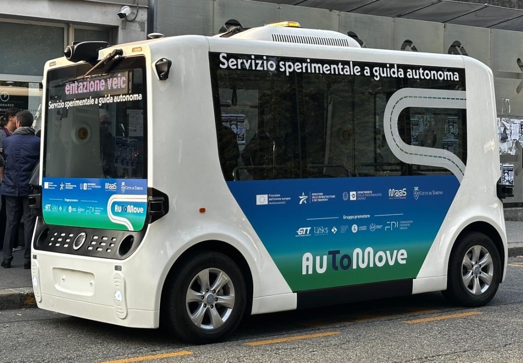 A Torino si viaggia gratuitamente a bordo della navetta a guida ...